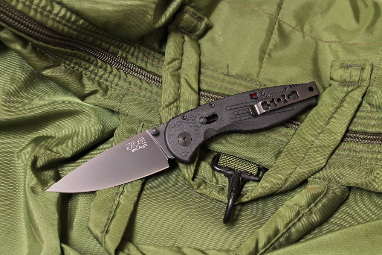 SOG Knives Mini Aegis Review | BladeBarrelBezel.com