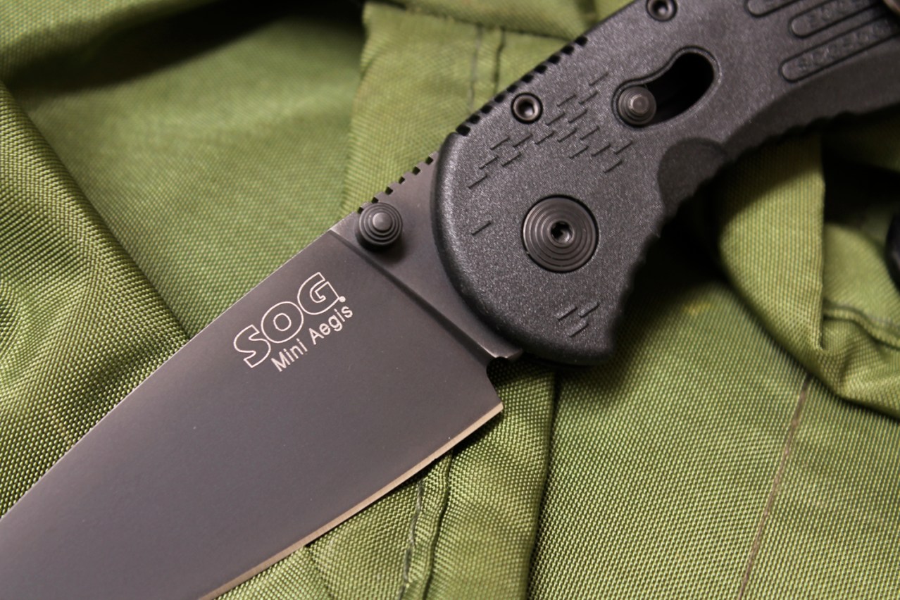 SOG Knives Mini Aegis Review | BladeBarrelBezel.com